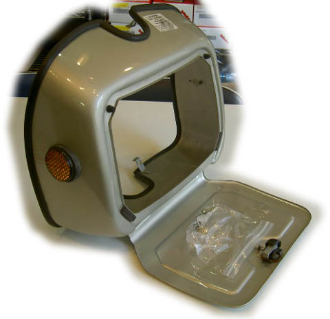 またフラップを開けた際、開口が広くフラップが真直ぐになります。